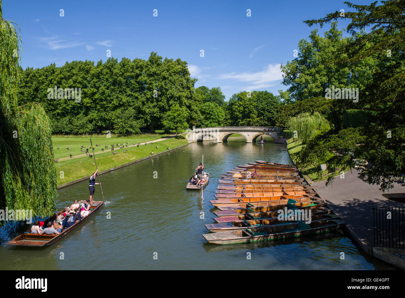 Cambridge bridges over river cam hi-res stock photography and images ...
