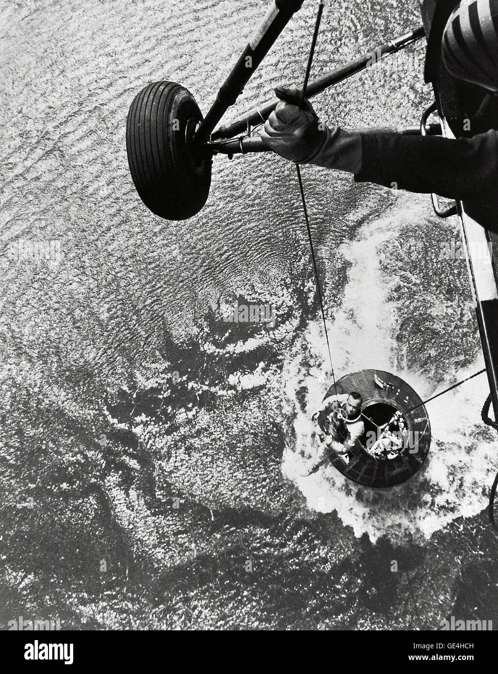 Alan shepard freedom project mercury splashdown uss lake champlain ...