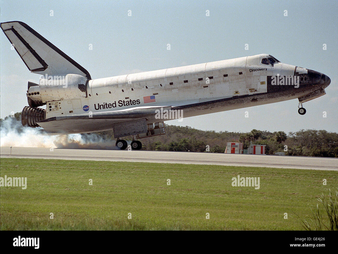 The Space Shuttle Discovery touches down at the Shuttle Landing ...