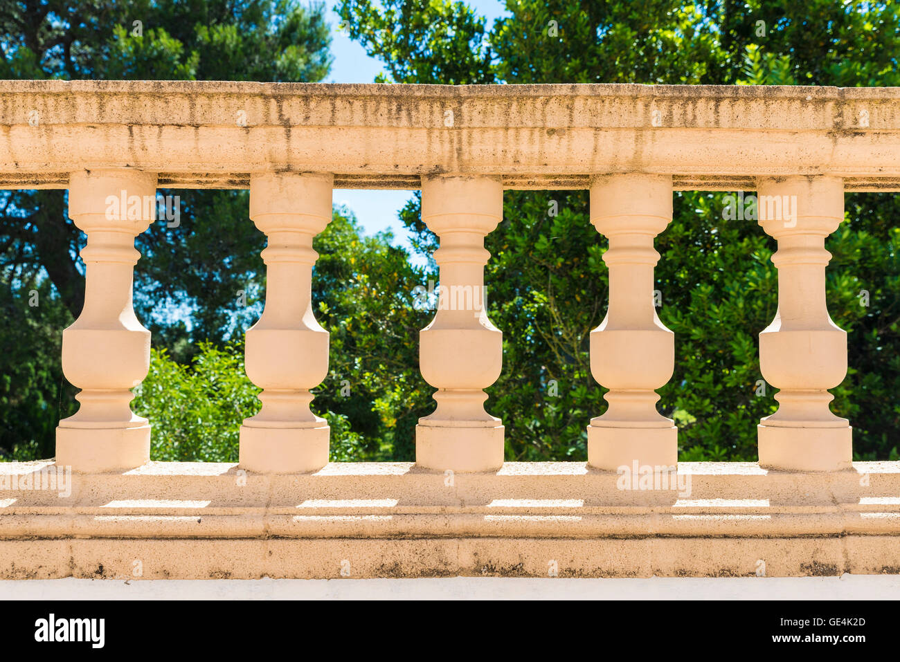 Stone balustrade garden hi-res stock photography and images - Alamy