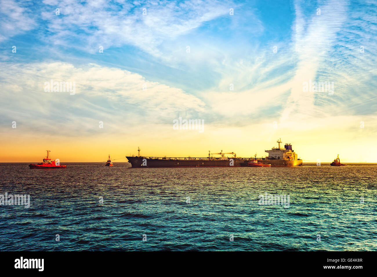 Industrial maritime setting hi-res stock photography and images - Alamy