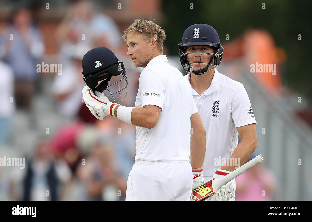 England's Joe Root celebrates making his century against Pakistan ...
