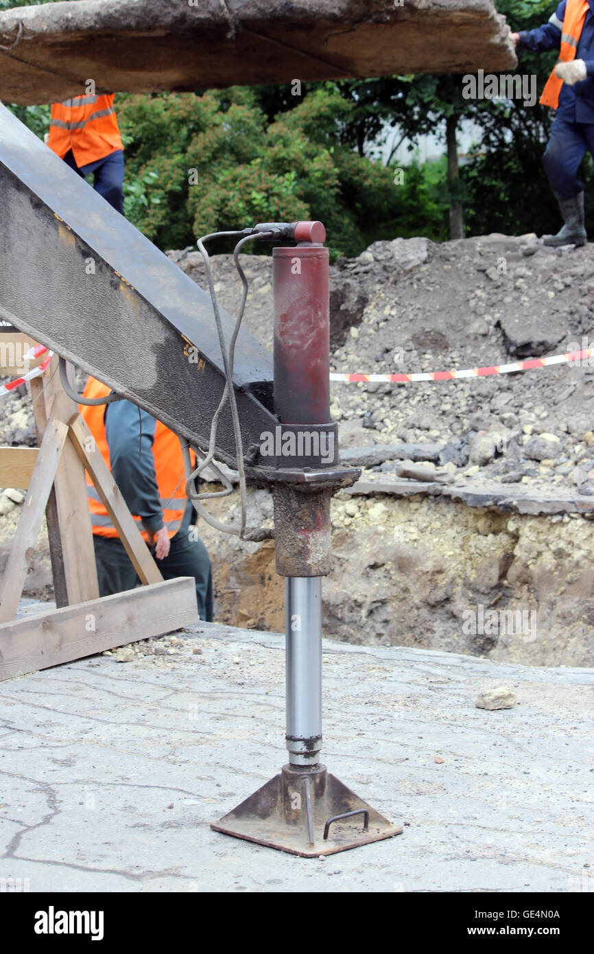 Truck strong outrigger stabilizing legs hi-res stock photography and ...