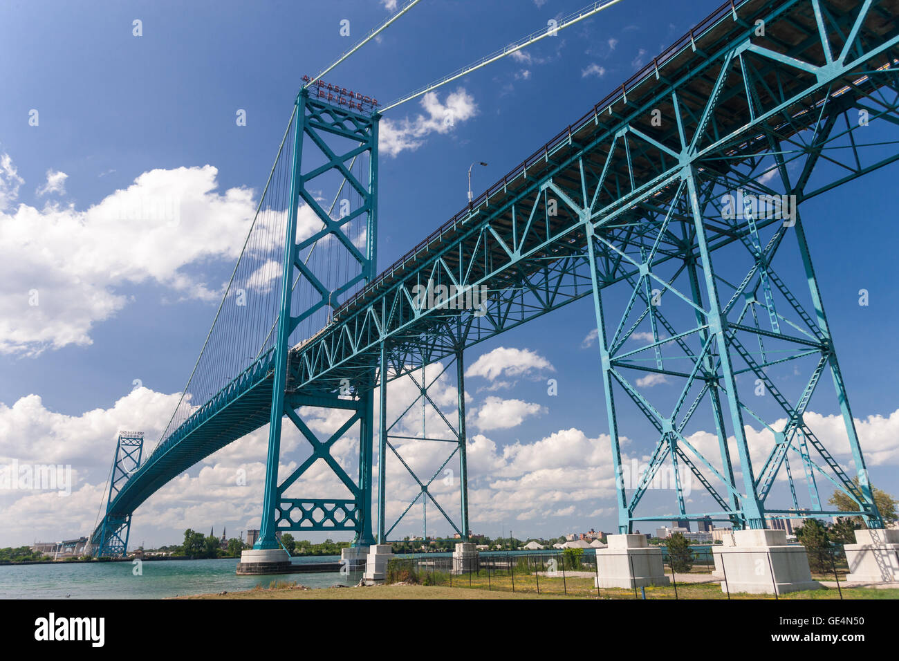 Ambassador bridge border hi-res stock photography and images - Alamy