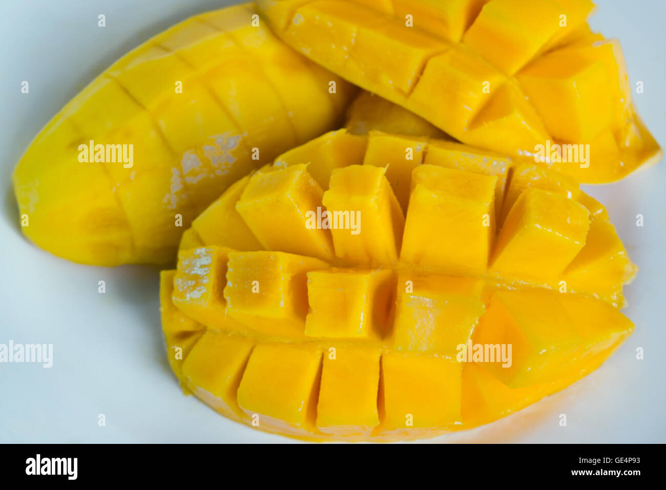 Sliced mango on the dish arranged beautifully Stock Photo - Alamy