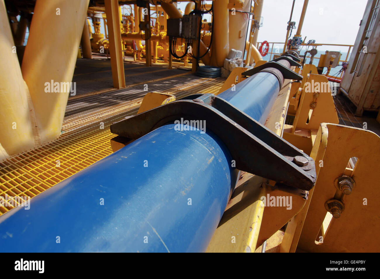 Offshore industry hi-res stock photography and images - Alamy