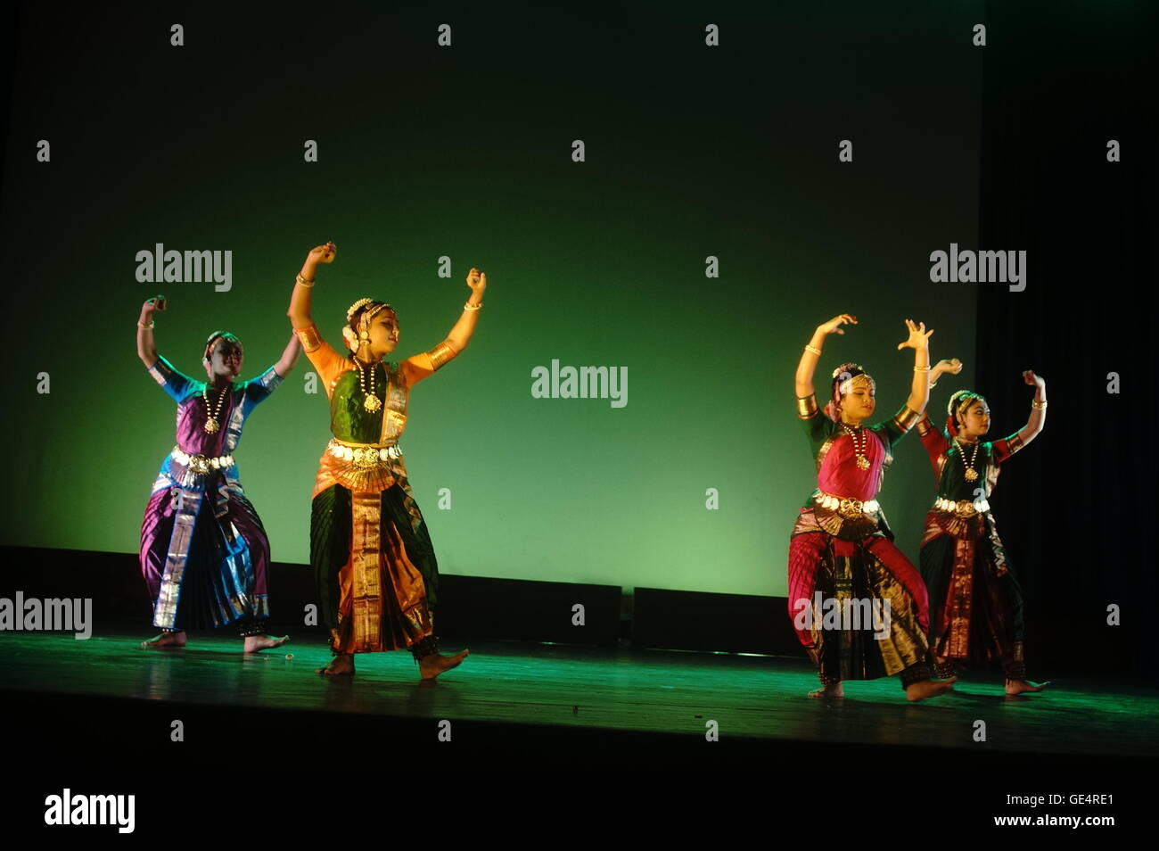 Bharatanatyam group dance hi-res stock photography and images - Alamy
