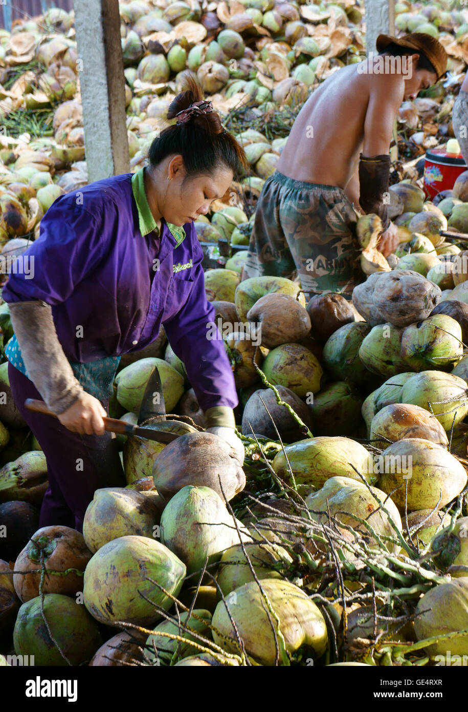 Manual worker working from hi-res stock photography and images - Alamy