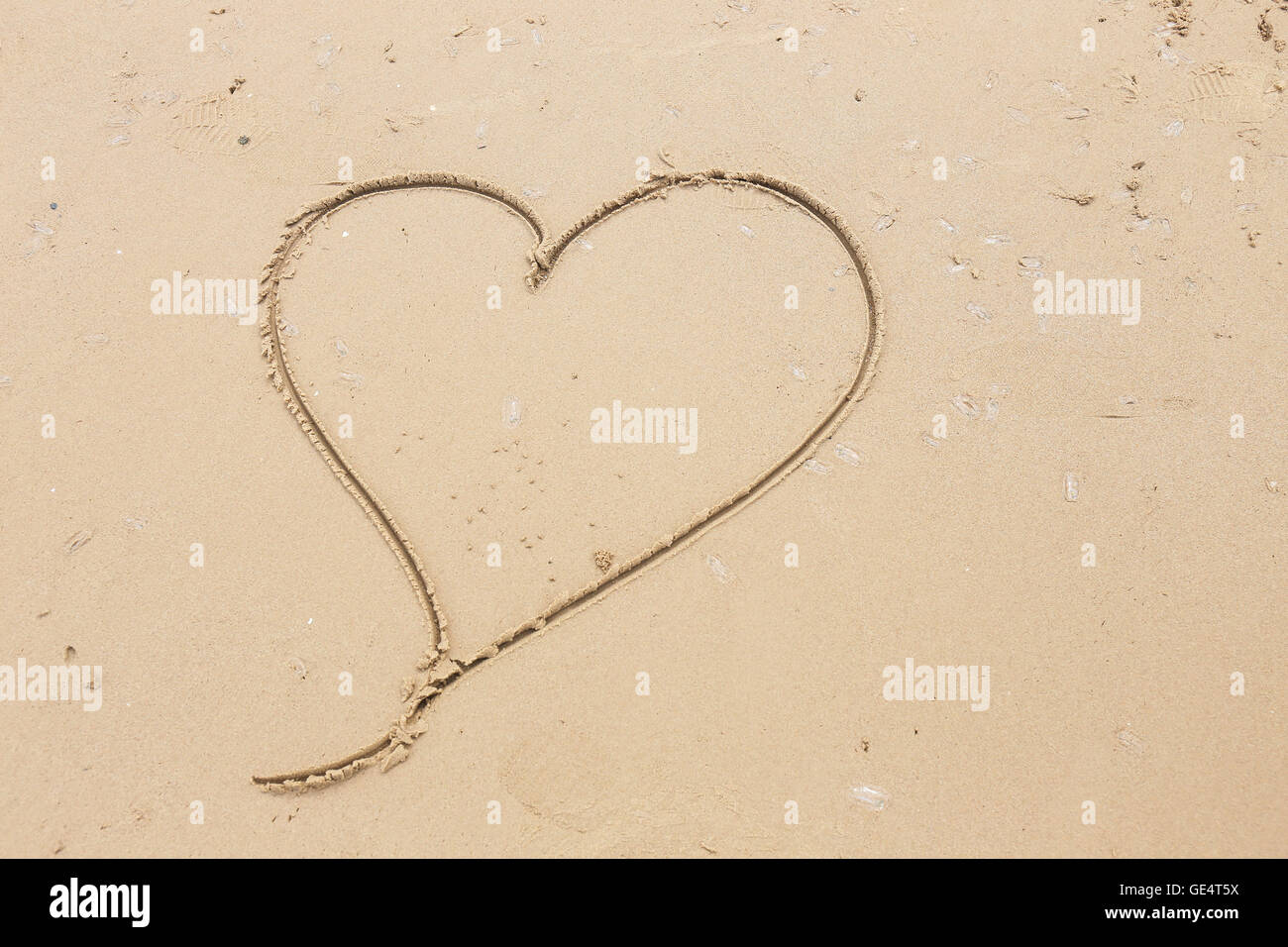 heart drawn in the smooth beach sand. love concept Stock Photo - Alamy