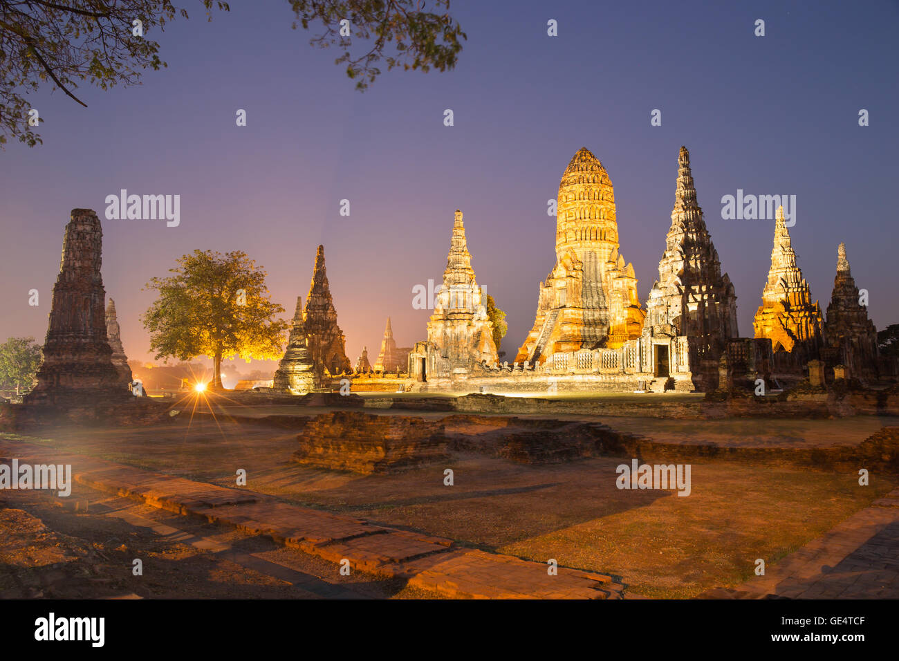 Wat chai wattanaram bangkok hi-res stock photography and images - Alamy