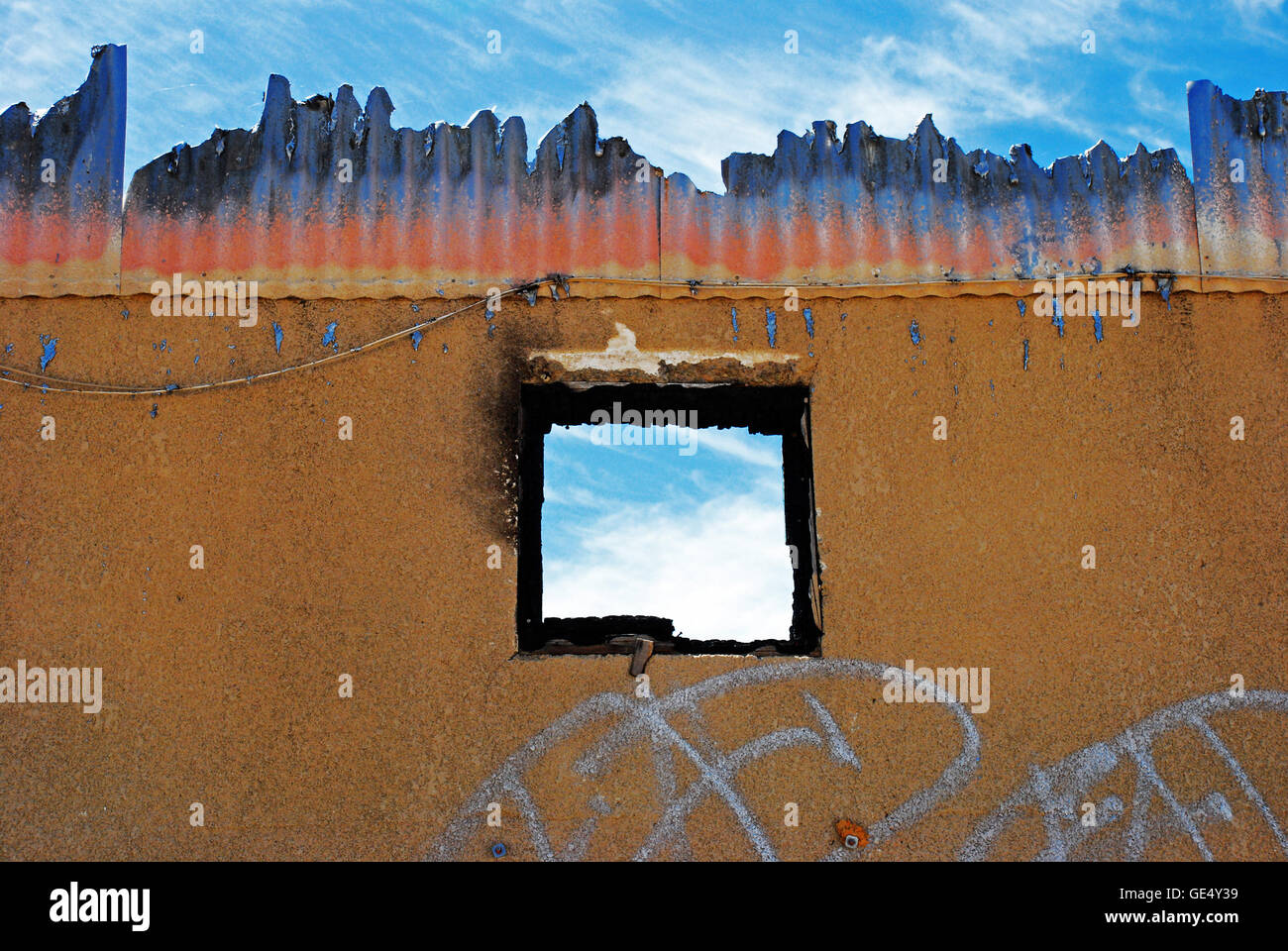 Burnt out building hi-res stock photography and images - Alamy