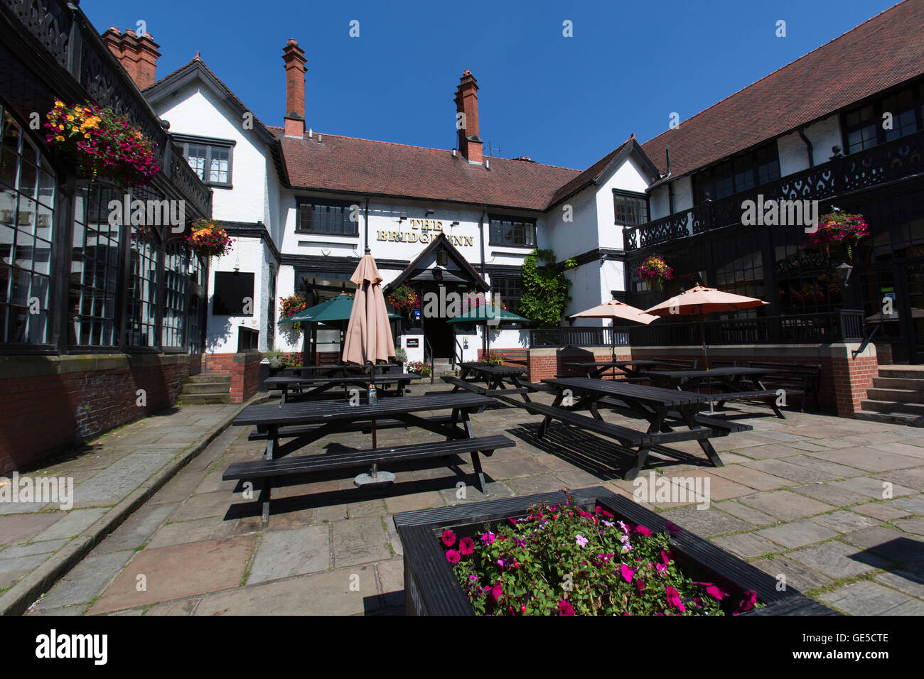 Village of Port Sunlight, England. Picturesque view of the Bridge Inn ...