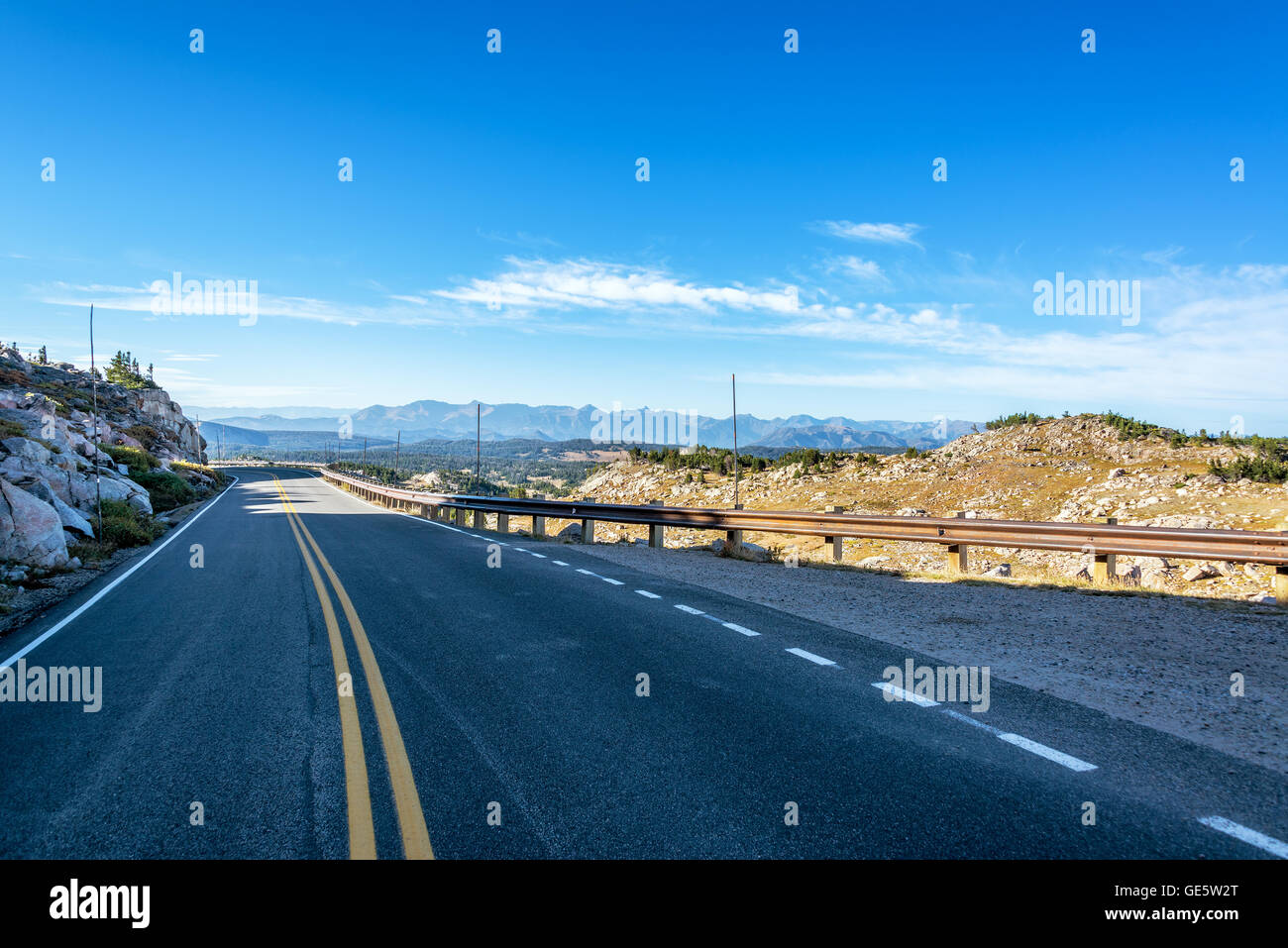 Highway through the wilderness hi-res stock photography and images - Alamy