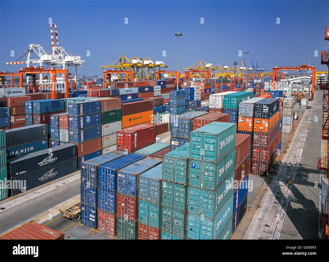 Shipyard location hi-res stock photography and images - Alamy