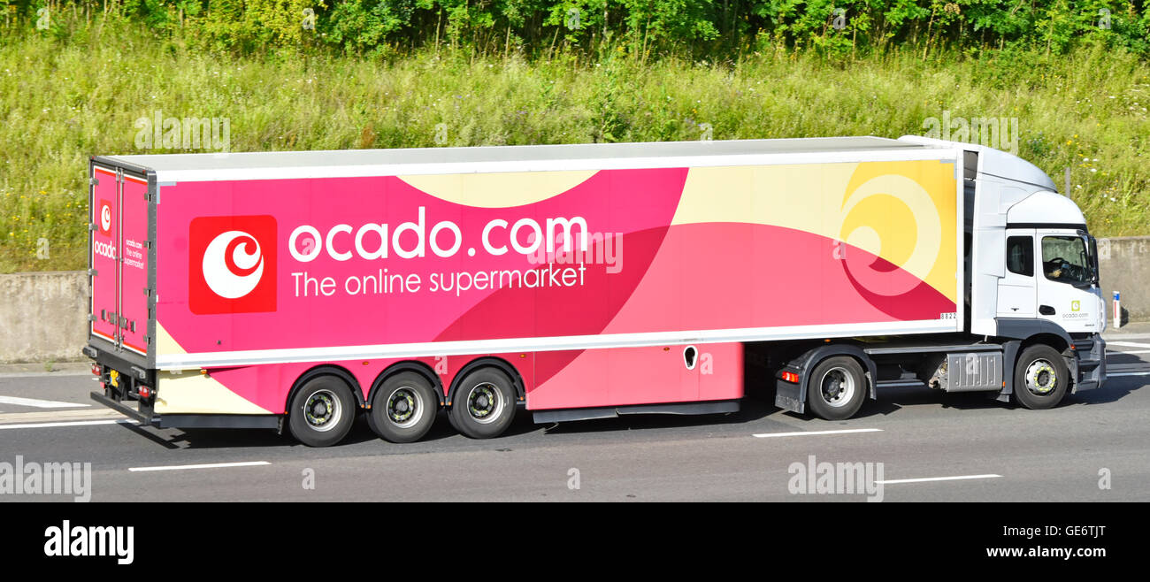 Articulated large goods vehicles hi-res stock photography and images ...