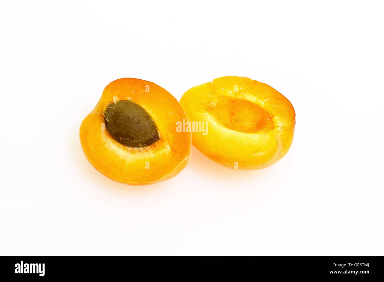 Cutting apricots hi-res stock photography and images - Alamy