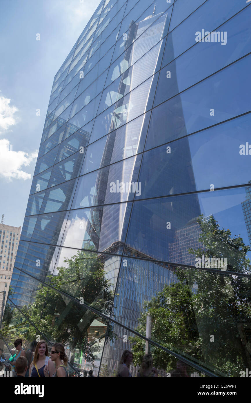 Reflected buildings hi-res stock photography and images - Alamy