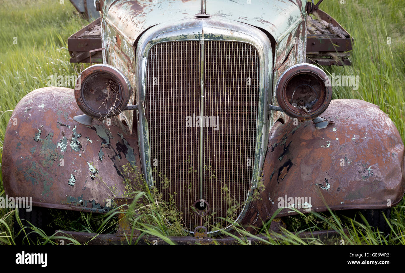 Grill and headlights of an old rusted truck Stock Photo - Alamy