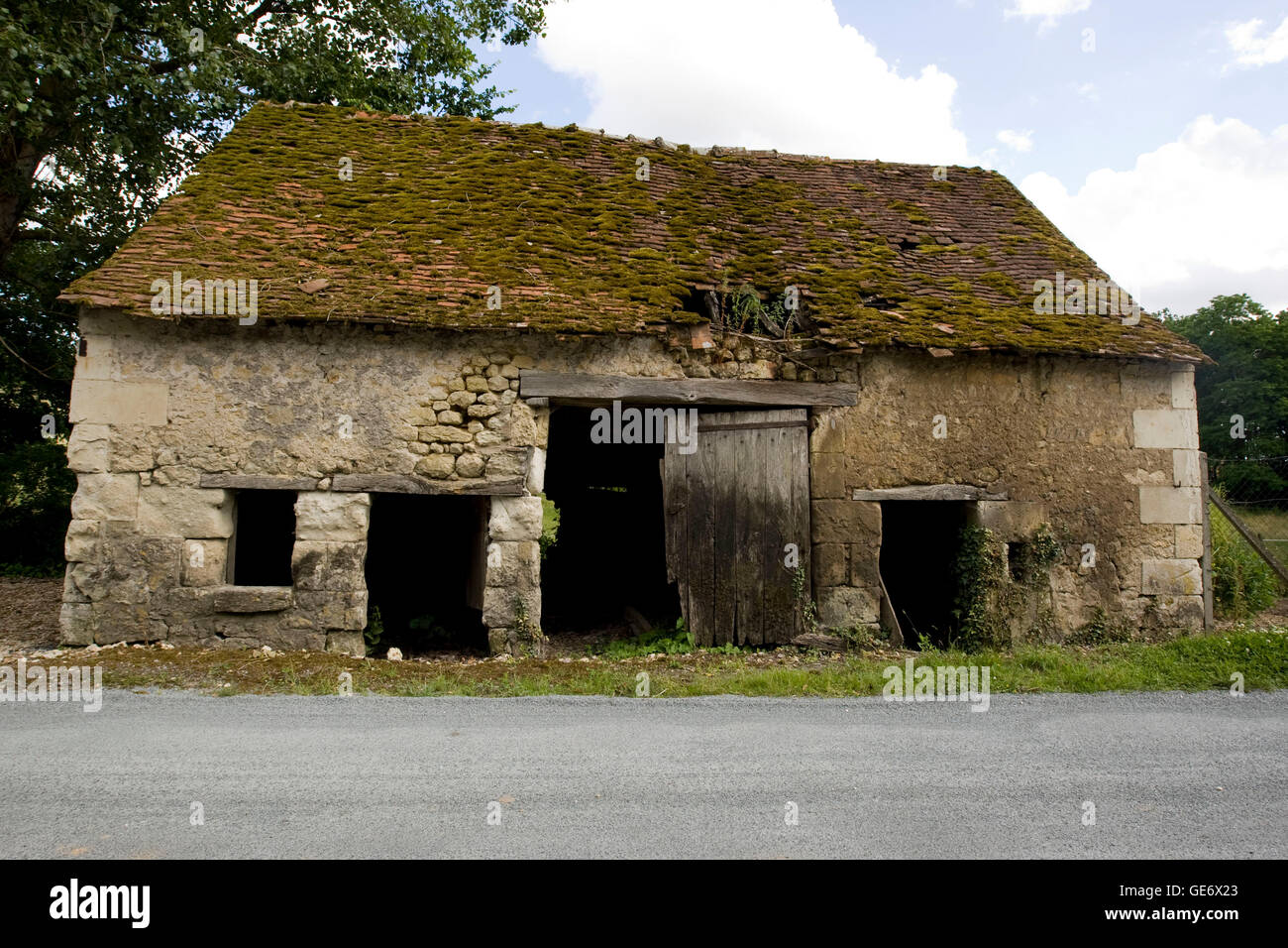 Building ruin house farmhouse hi-res stock photography and images - Alamy