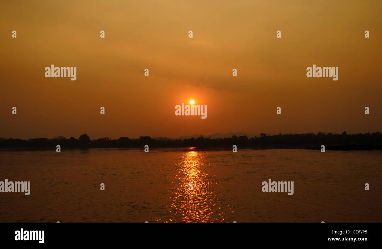 beautiful sunset over the river Stock Photo - Alamy