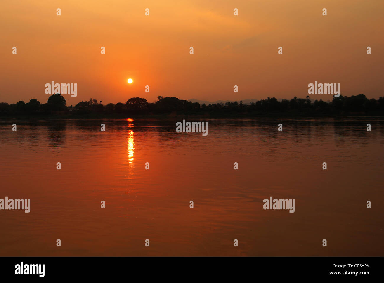 Bright sun over river hi-res stock photography and images - Alamy