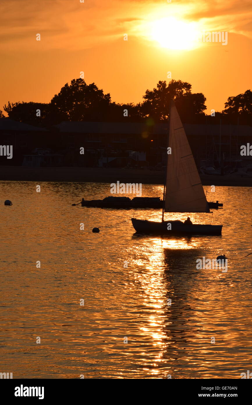 Shadow sail water hi-res stock photography and images - Alamy