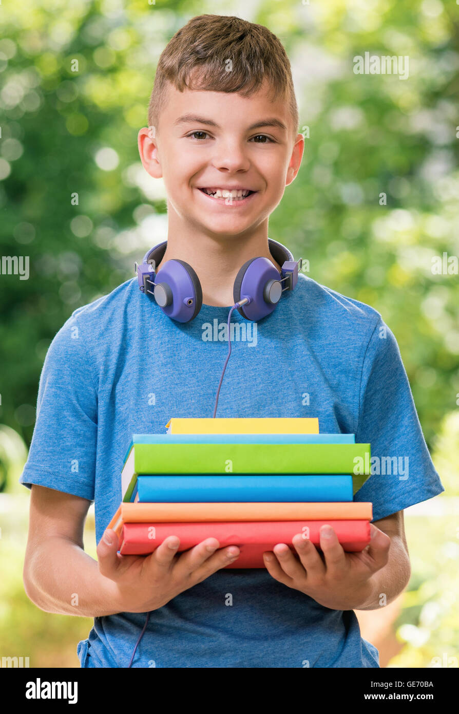 Boy back to school Stock Photo - Alamy