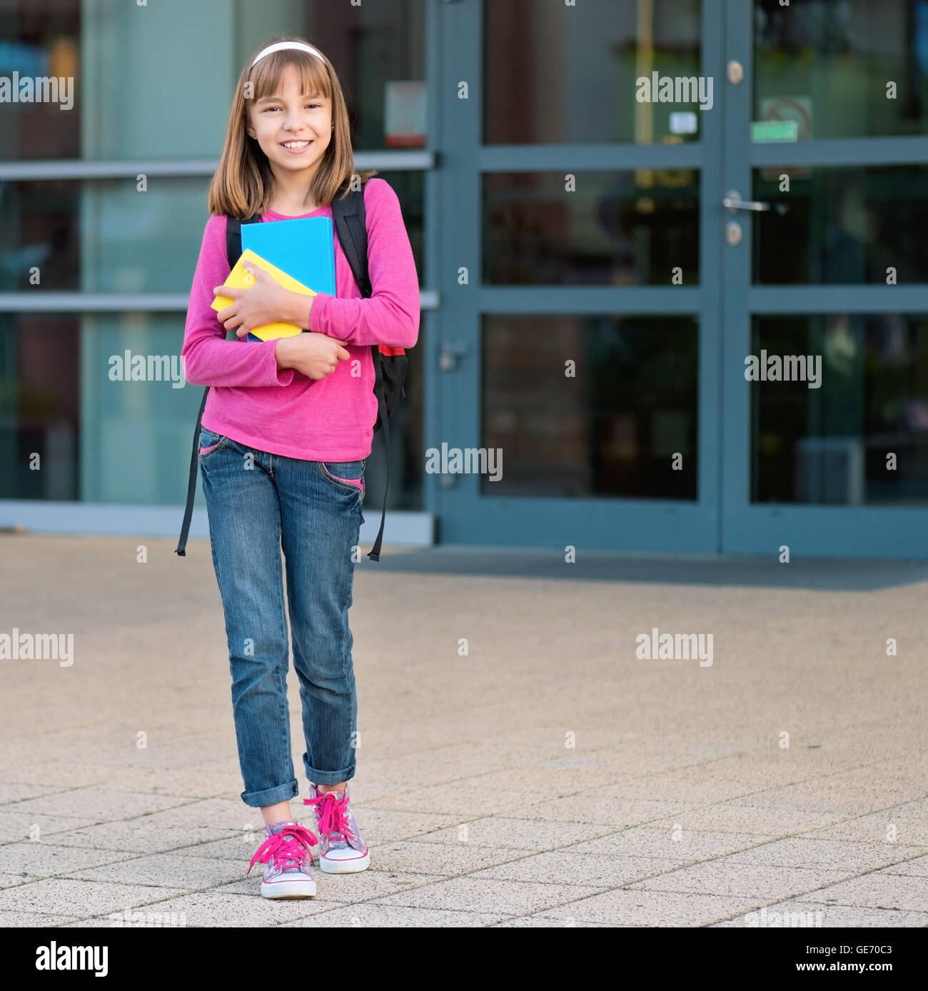 Girl back to school Stock Photo - Alamy
