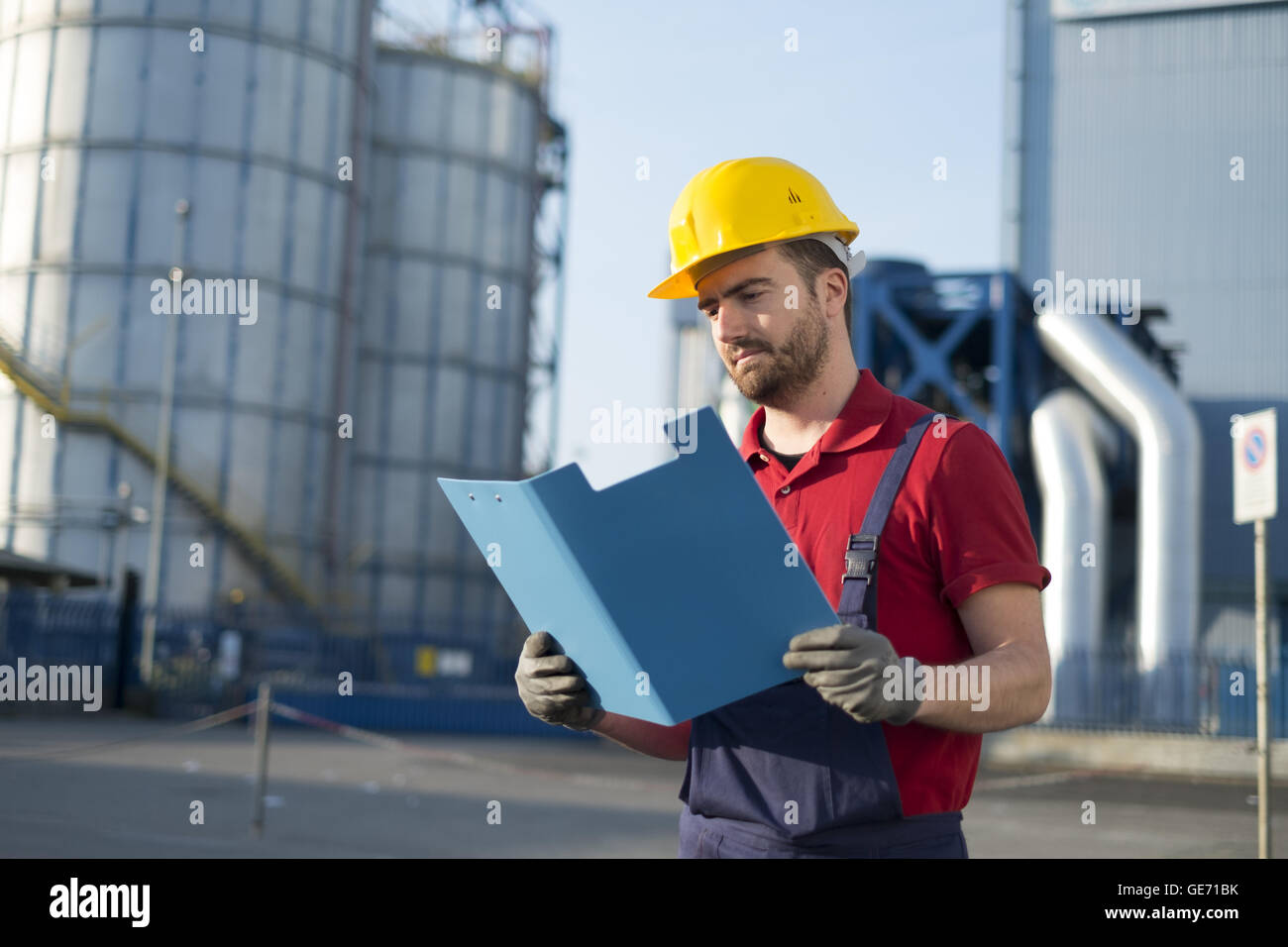Car factory worker hi-res stock photography and images - Alamy