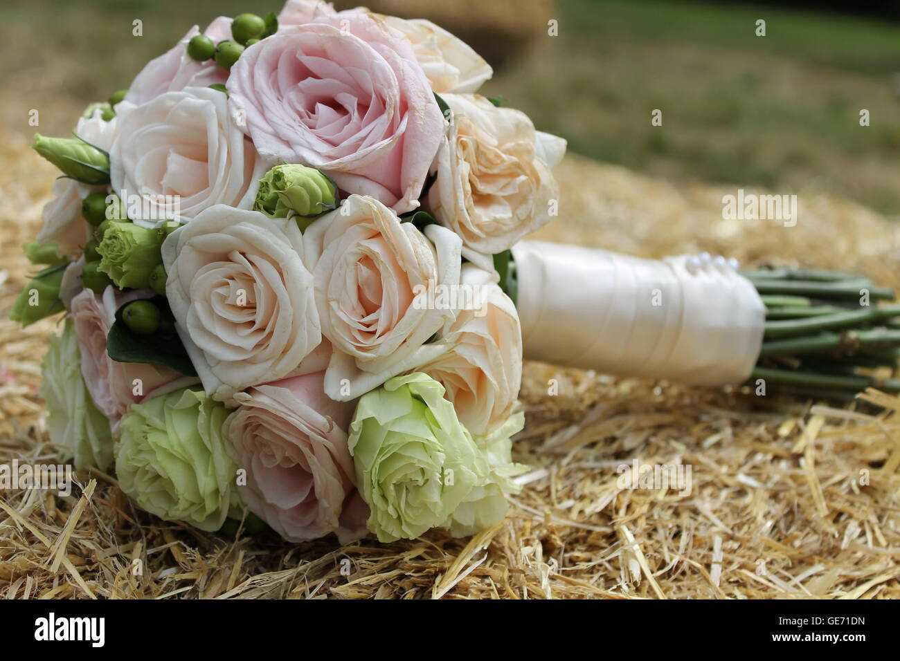 Wedding bouquet, roses, summer wedding, romance, love, marriage, bride ...