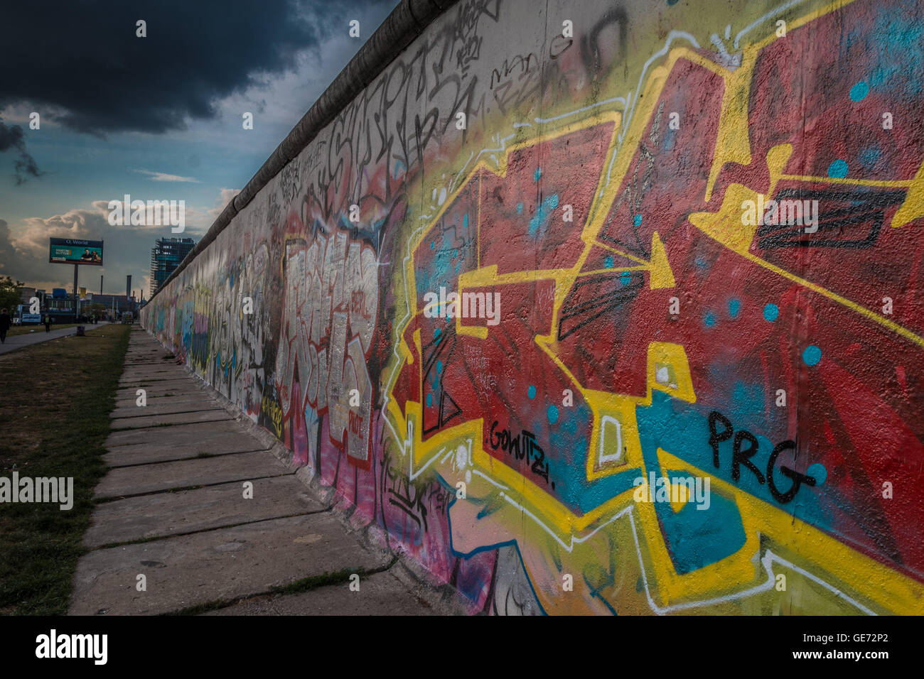 Berlin painted murals hi-res stock photography and images - Alamy