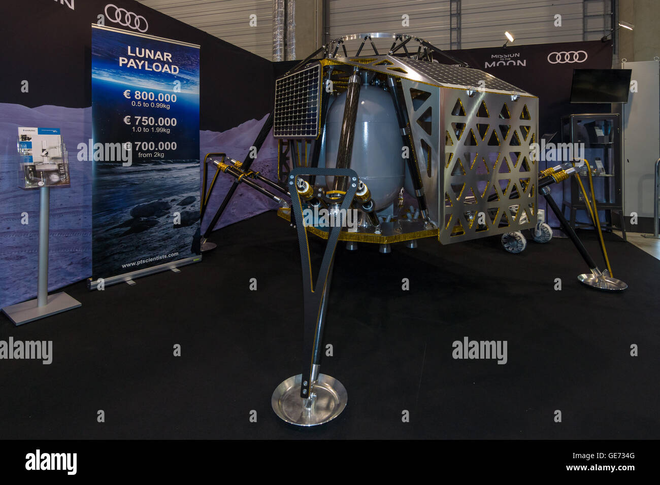 German lunar scientists hi-res stock photography and images - Alamy
