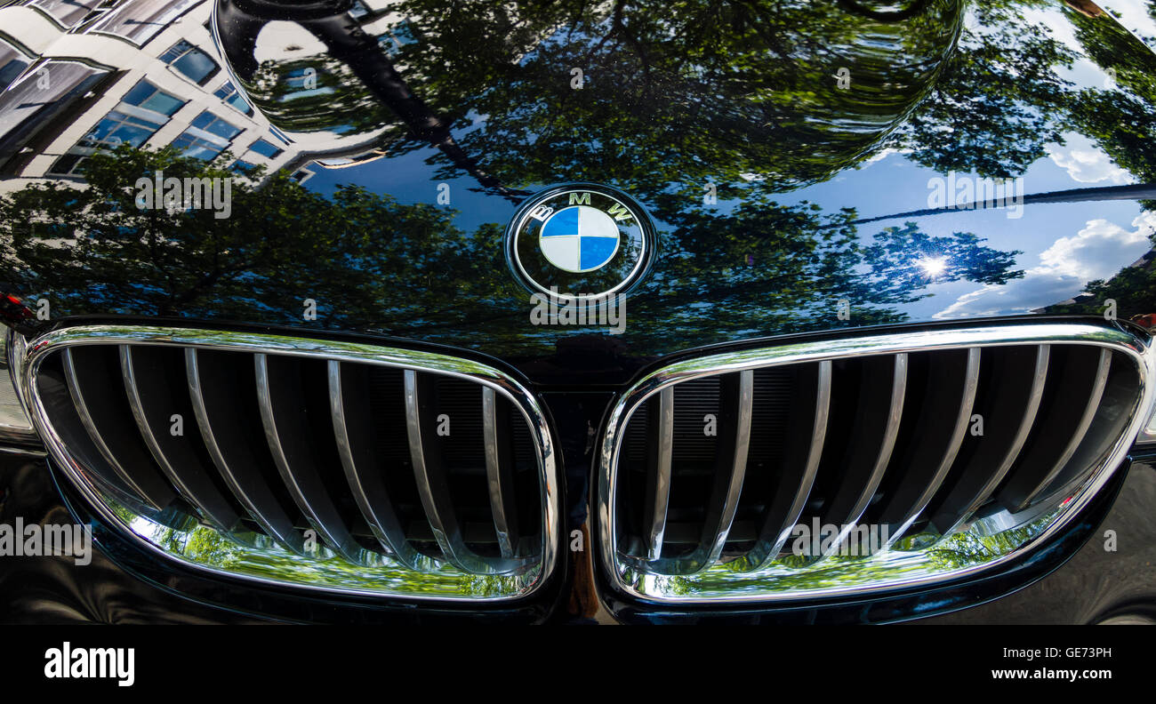 Bmw grille hi-res stock photography and images - Alamy