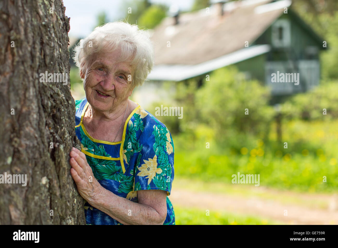 Old lady from behind hi-res stock photography and images - Alamy
