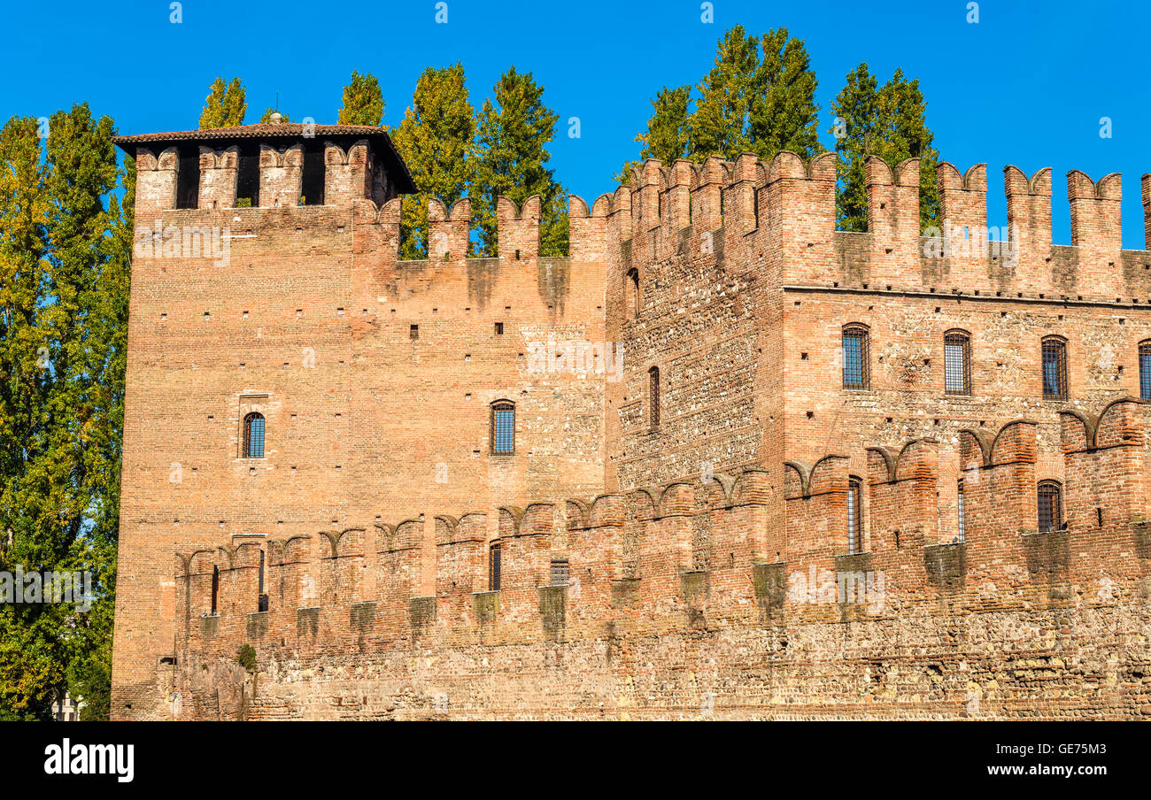 Walls of Castelvecchio fortress in Verona - Italy Stock Photo - Alamy