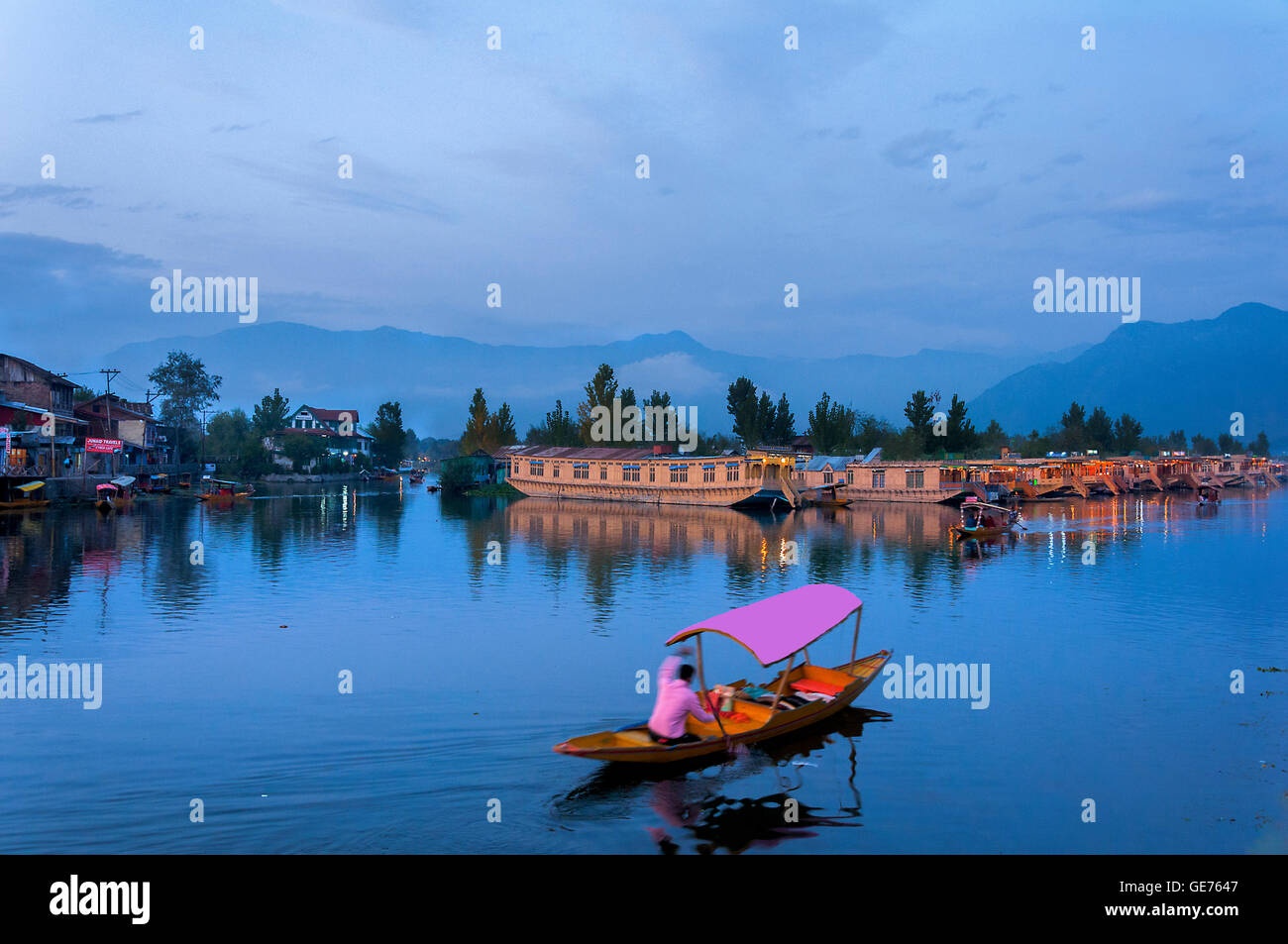 Dal lake hi-res stock photography and images - Alamy