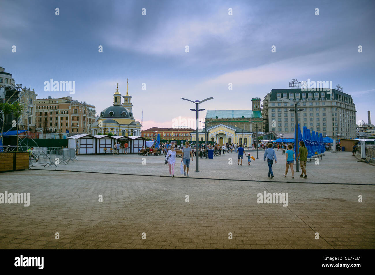 Open city square for holiday walks Stock Photo - Alamy