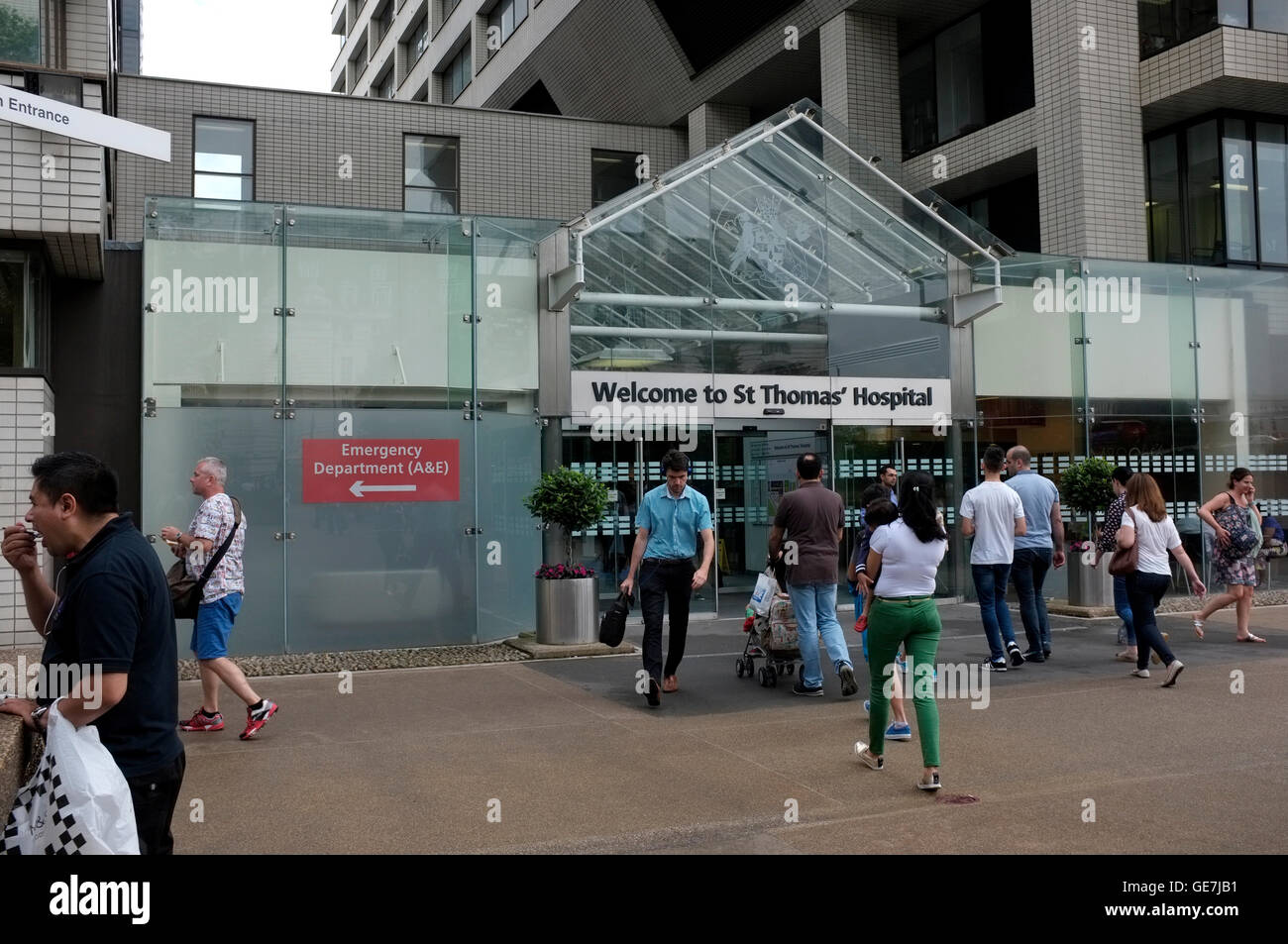 Nhs hospital hi-res stock photography and images - Alamy