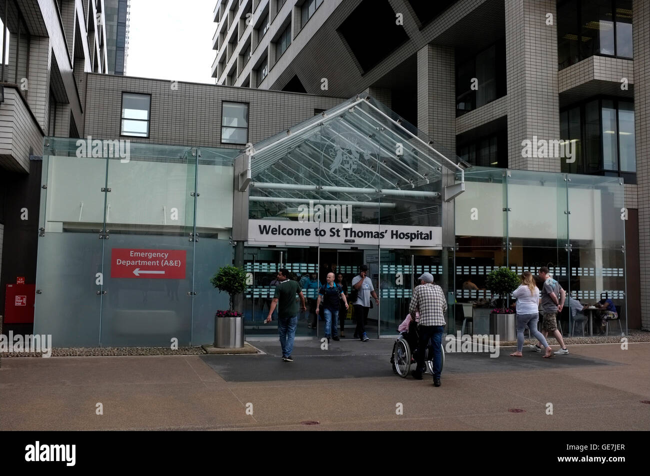St thomas hospital westminster bridge road london hi-res stock ...