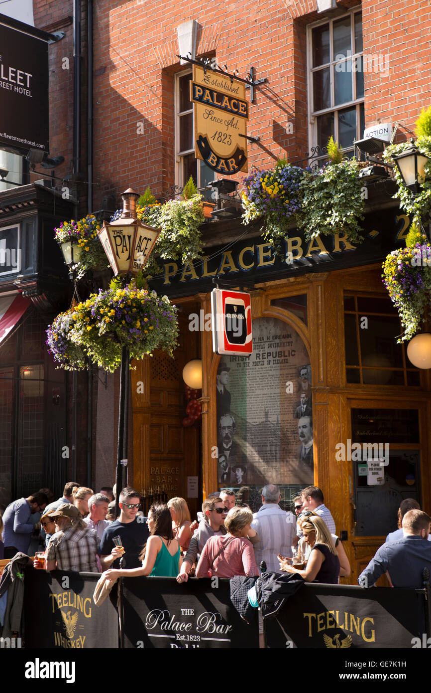 The palace bar dublin hi-res stock photography and images - Alamy