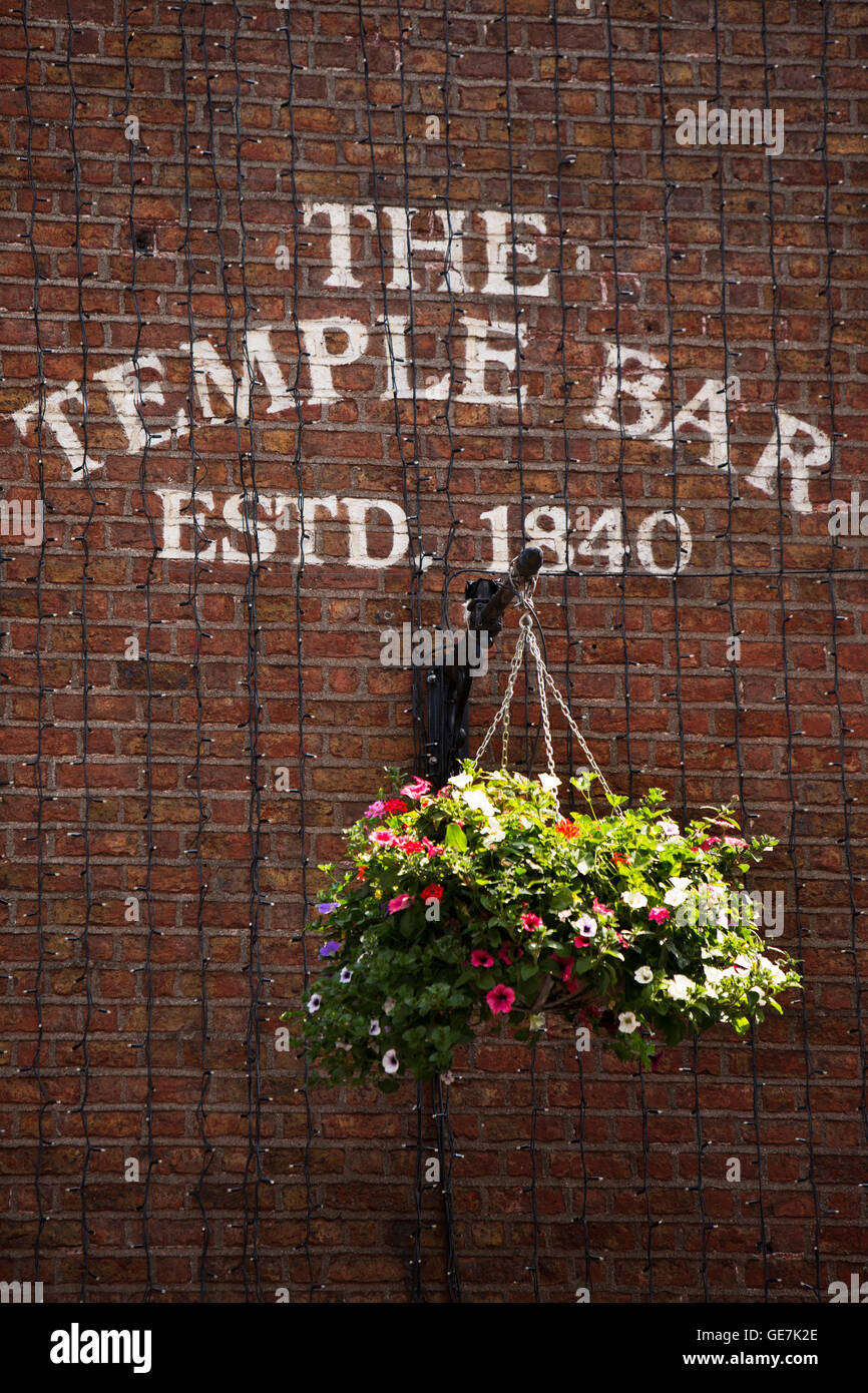 Gable end wall hi-res stock photography and images - Alamy