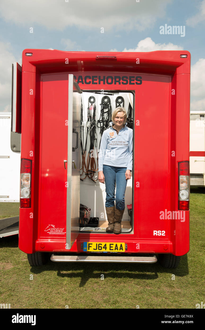 horse racing box, transport, van, lady woman, with all the equipment ...