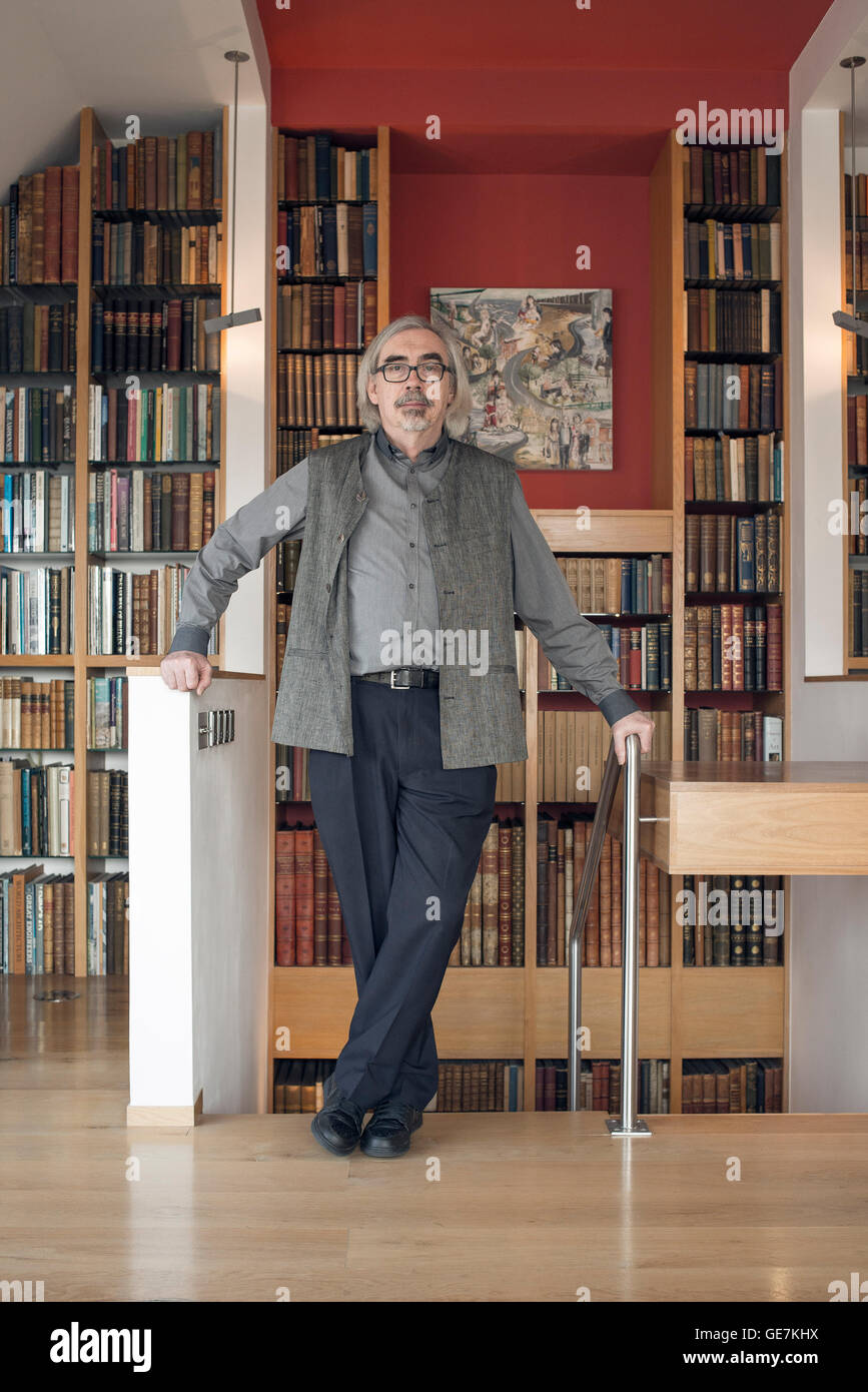 Portrait interior designer home hi-res stock photography and images - Alamy