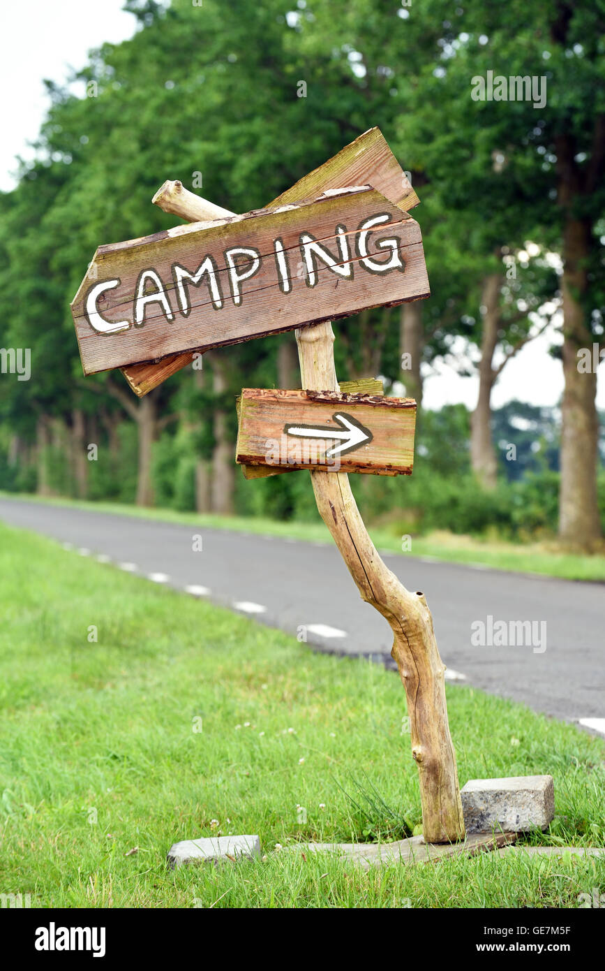 Camping road sign hi-res stock photography and images - Alamy