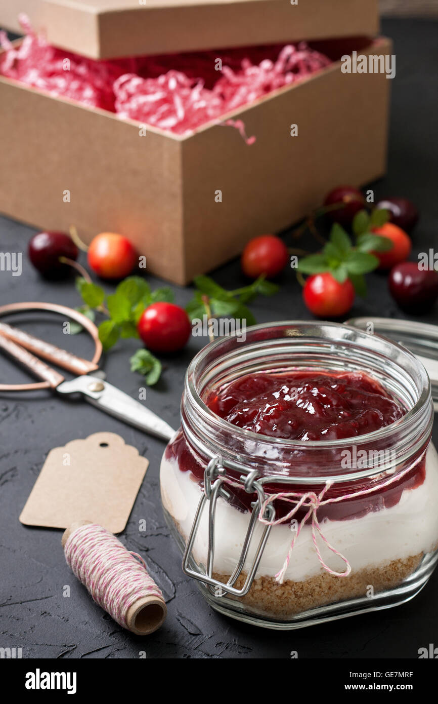 Cheesecake box hi-res stock photography and images - Alamy