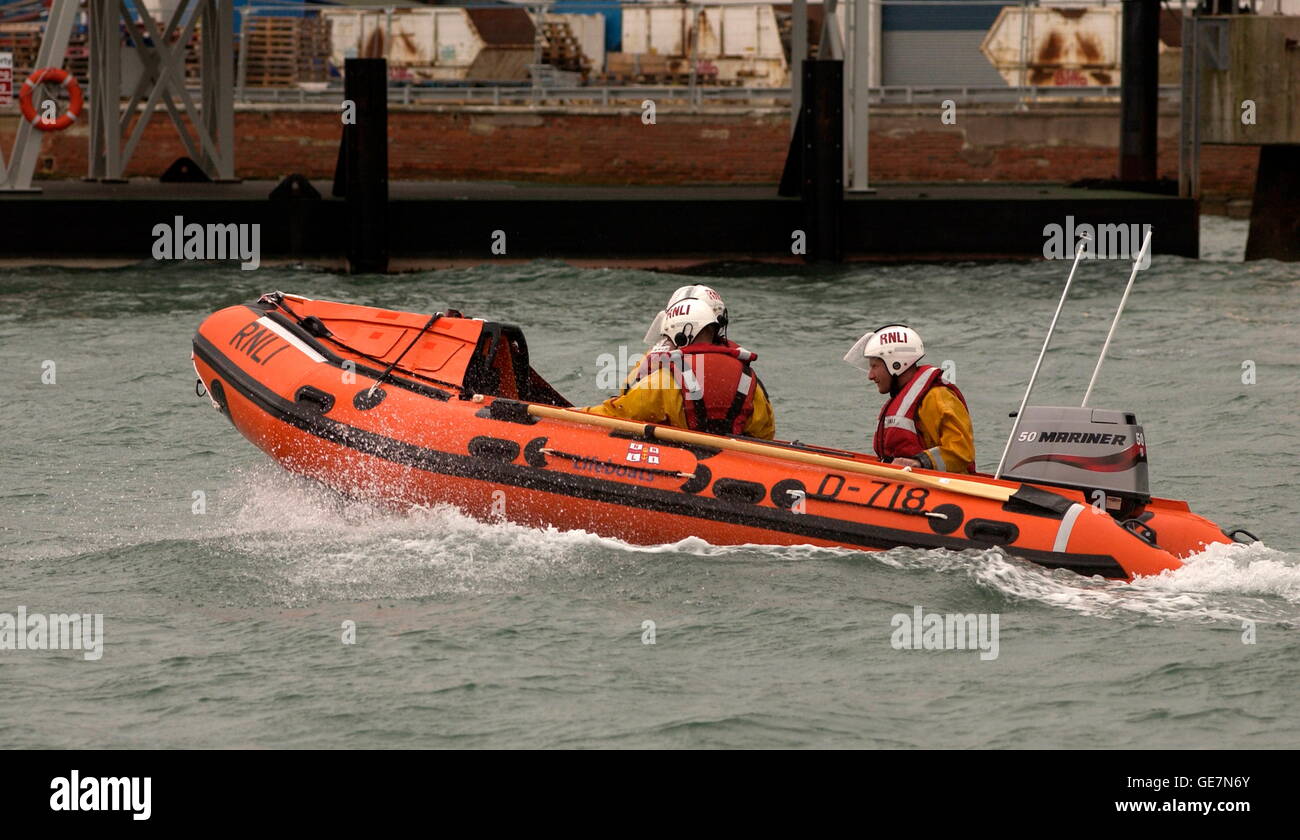 Rescue craft hi-res stock photography and images - Alamy