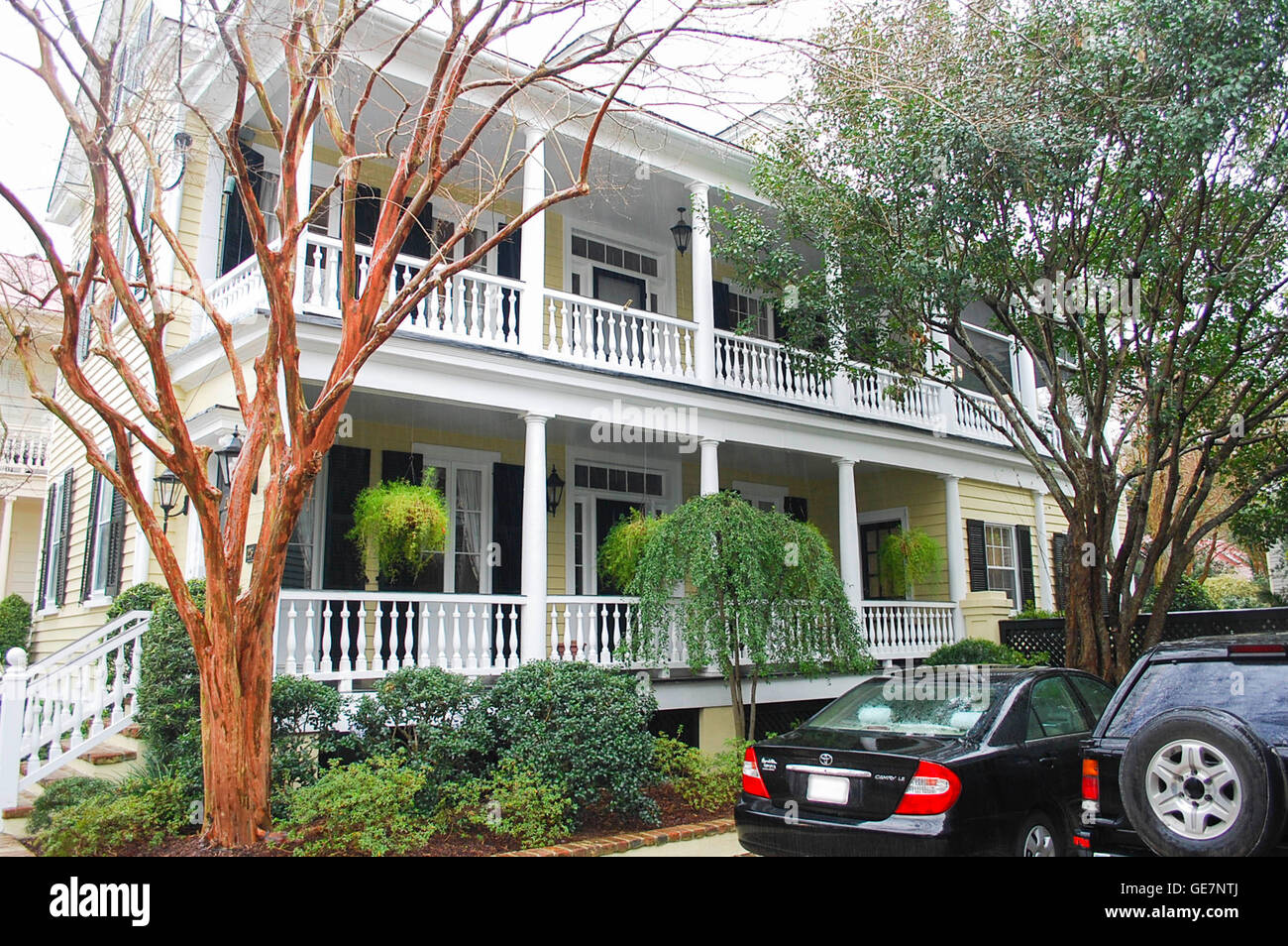 Charleston single house hi-res stock photography and images - Alamy