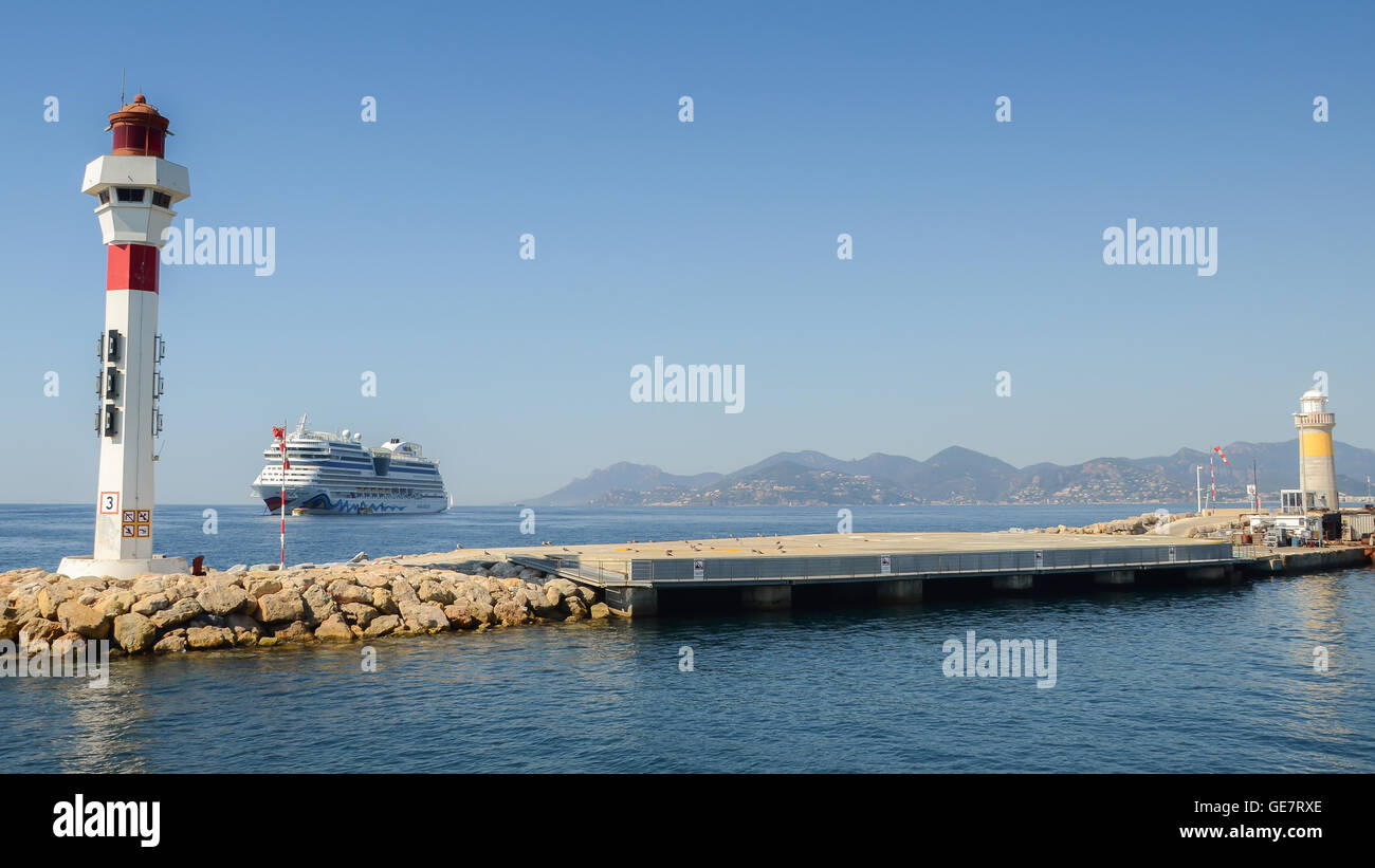 Cannes pier hi-res stock photography and images - Alamy