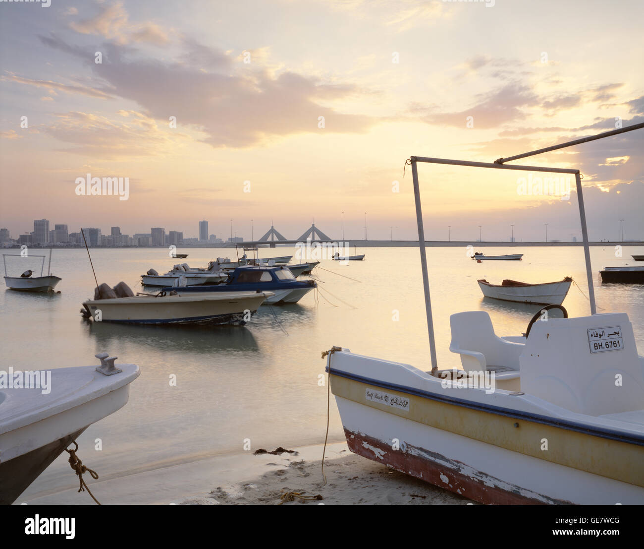 Muharraq bridge hi-res stock photography and images - Alamy