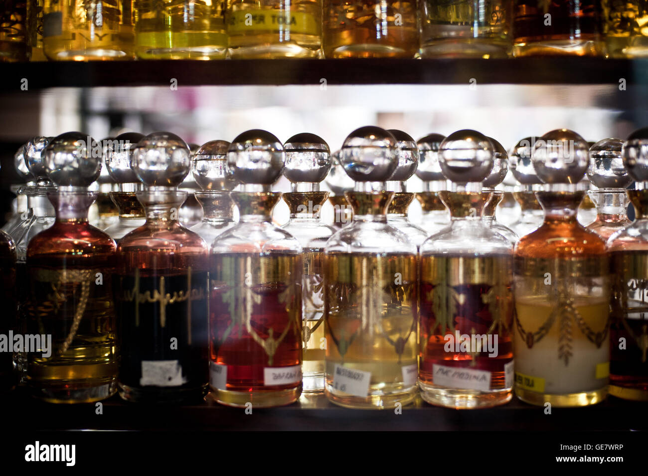 Vials of traditional Arabian perfume at Souq Waqif, Doha, Qatar Stock ...